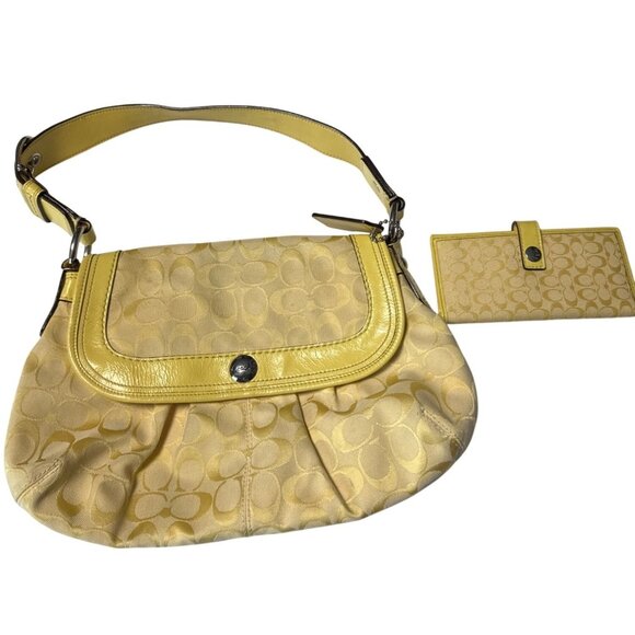 Coach | Bags | Coach Purse Soh Pltd Signature Lg Flaplemon With ...